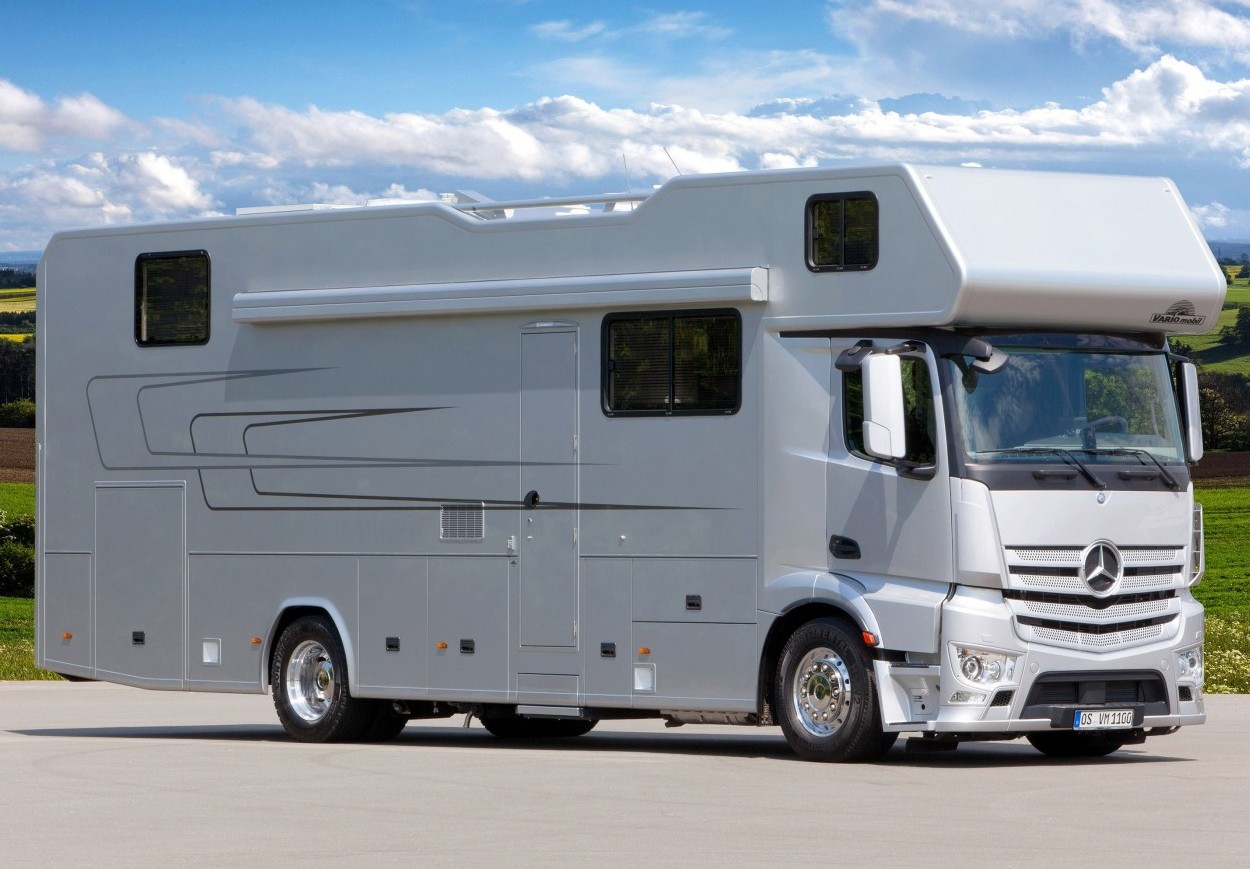 Der Variomobil Vario Alkoven 1200 Triple Slide Out II bei heycamp.de